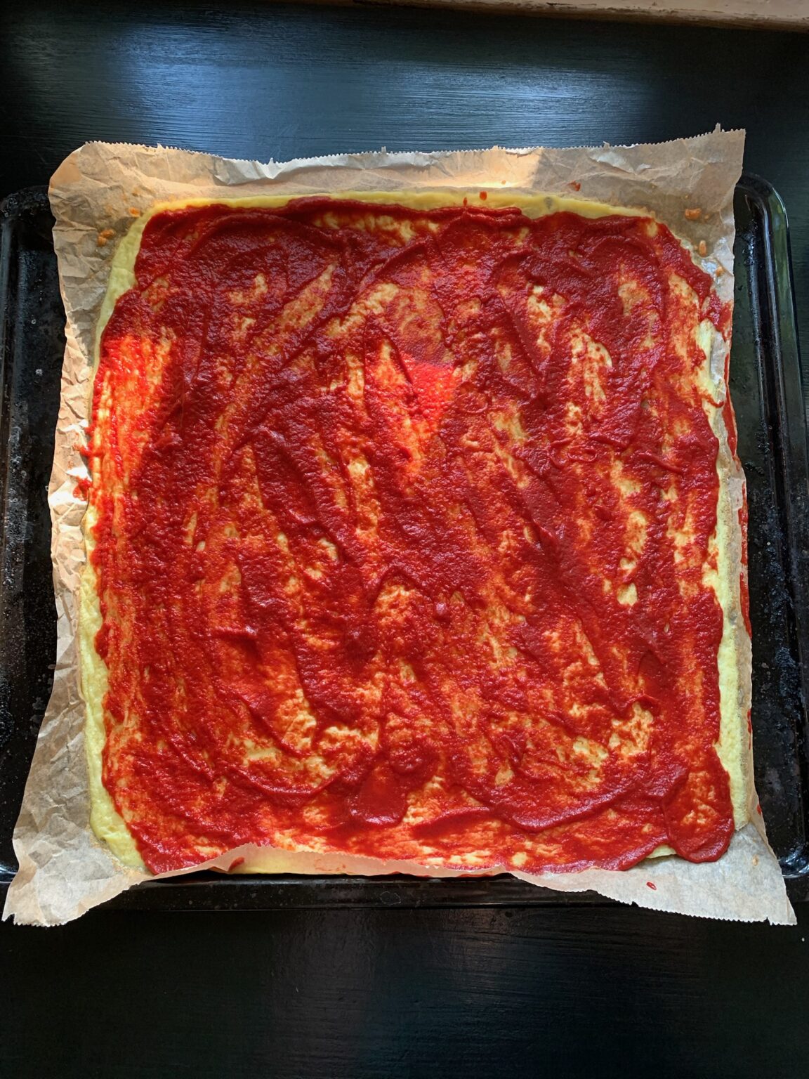 Pizza kananmunapohjalla | Ketogeeniset reseptit